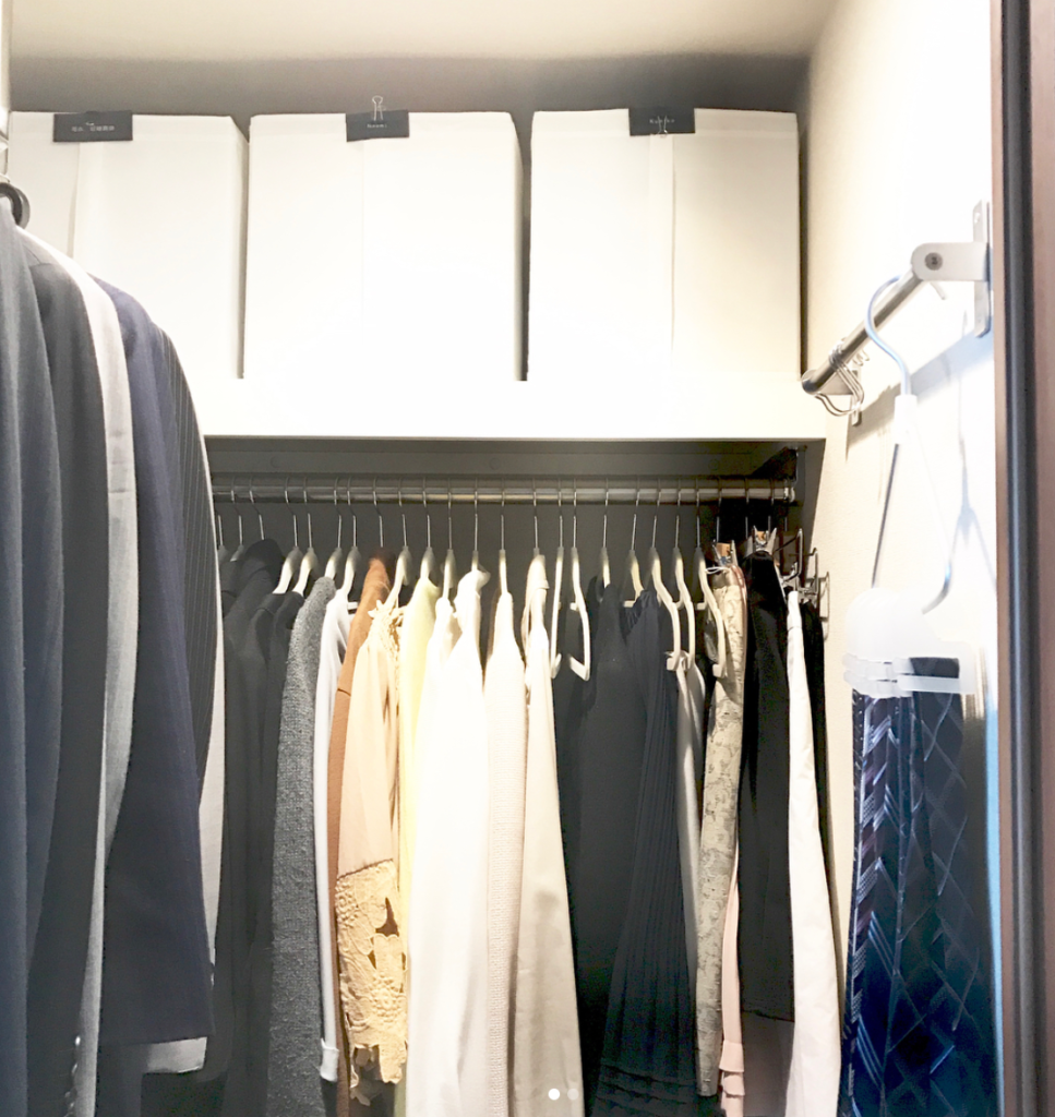 【ミニマリストのクローゼット】収納のコツと収納実例30選紹介！ | kural